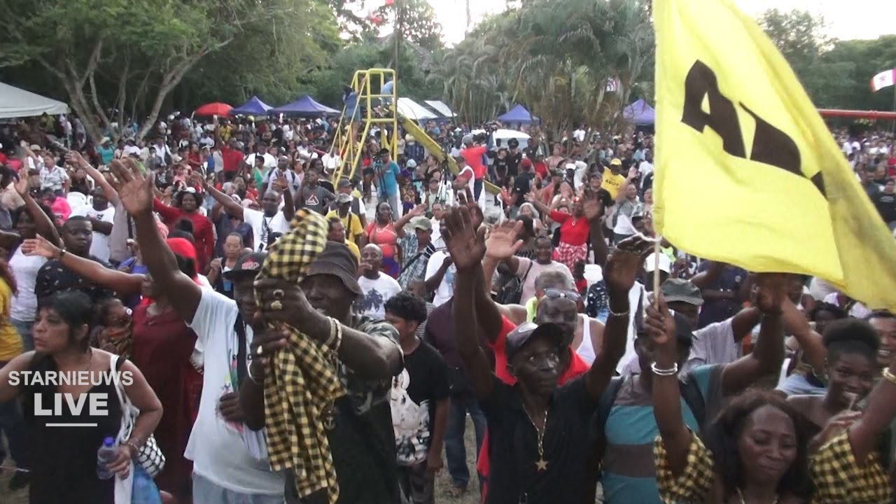 9 augustus, enkele (felle) toespraken bij viering 133 jaar Javaanse immigratie: - YouTube