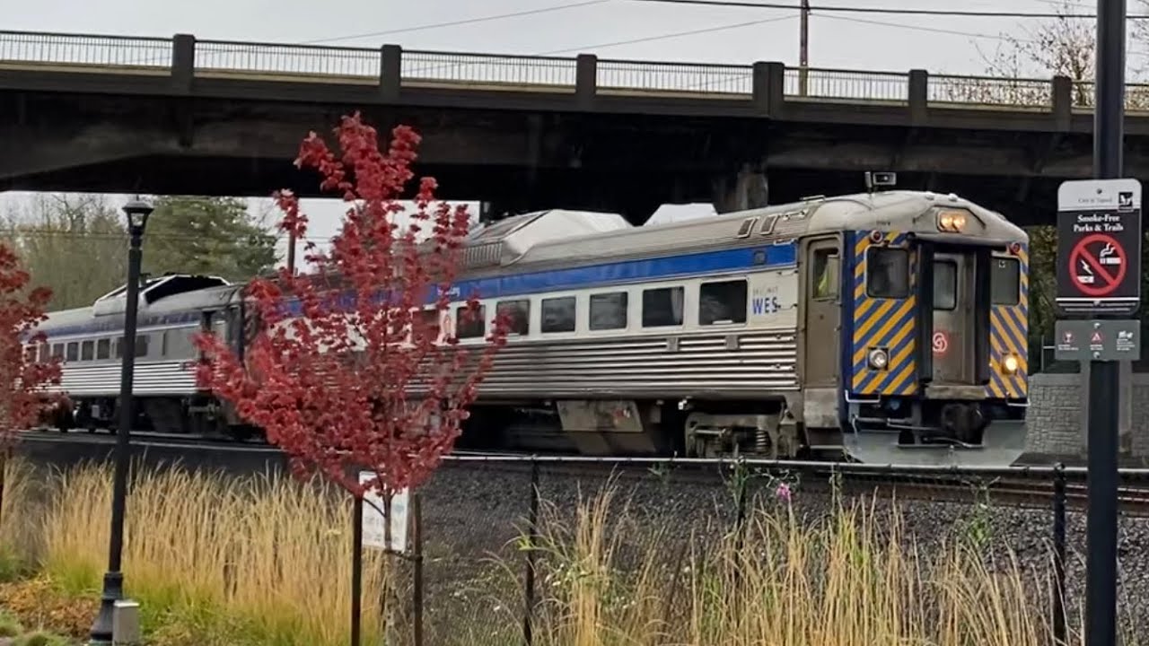 The Budd RDCs entering Tigard Transit Center. - YouTube