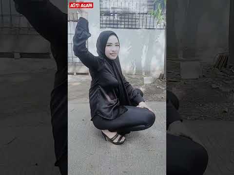 LIHAT ASTI AGAIN PAKAI LEGGINGS LATEX DI OUTDOOR