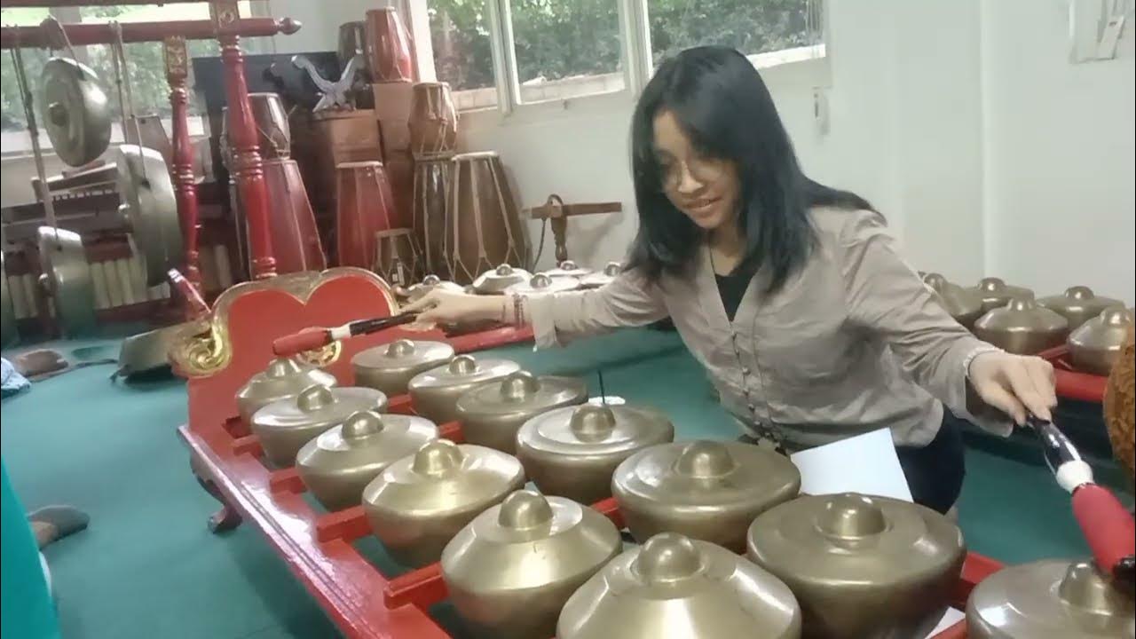Asyiknya Belajar Gamelan Jawa Bersama Bakul Budaya FIB UI - YouTube
