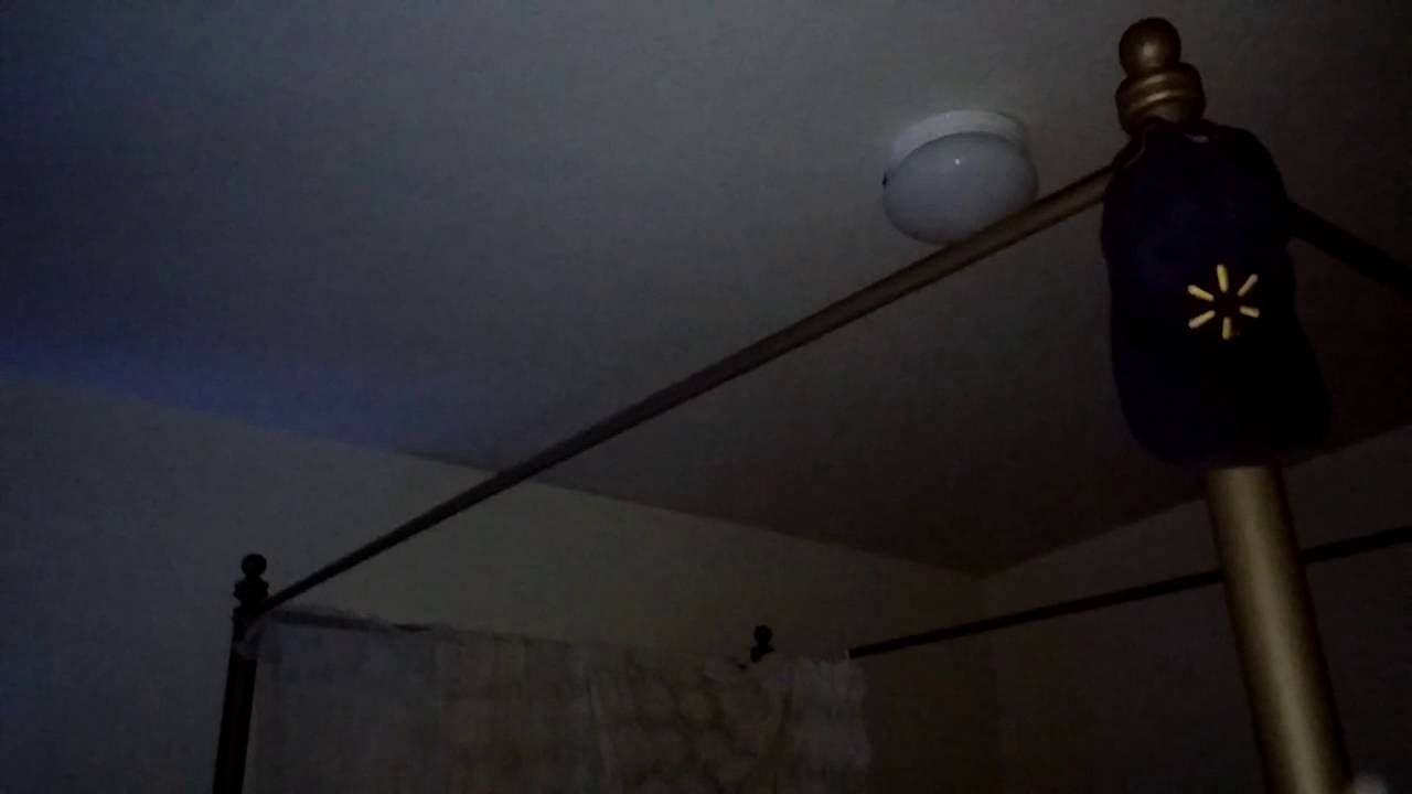 3:17 Orbs vs dust- more realistic to what's actually in the air. - YouTube