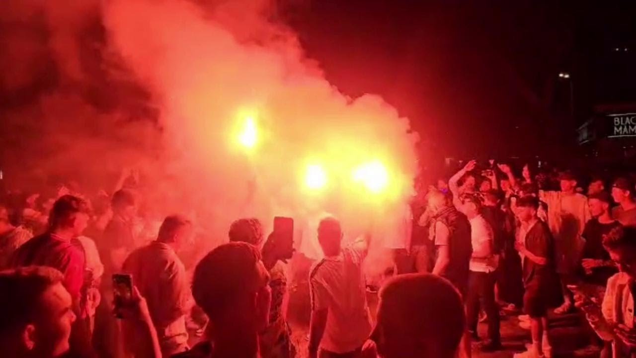Tra eccessi e immondizie, la lunga notte di Pentecoste a Lignano - YouTube