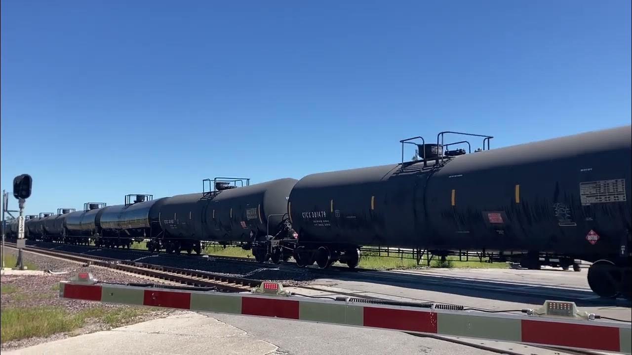 Bus Brown Drive railroad crossing, UP 8775 Manifest, Woodbine, IA - YouTube