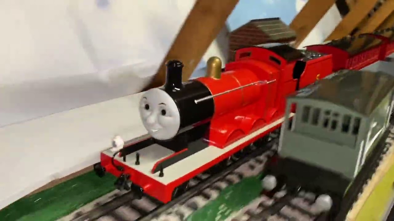 LARGE SCALE JAMES WITH RED COACHES. BACHMANN THOMAS AND FRIENDS - YouTube