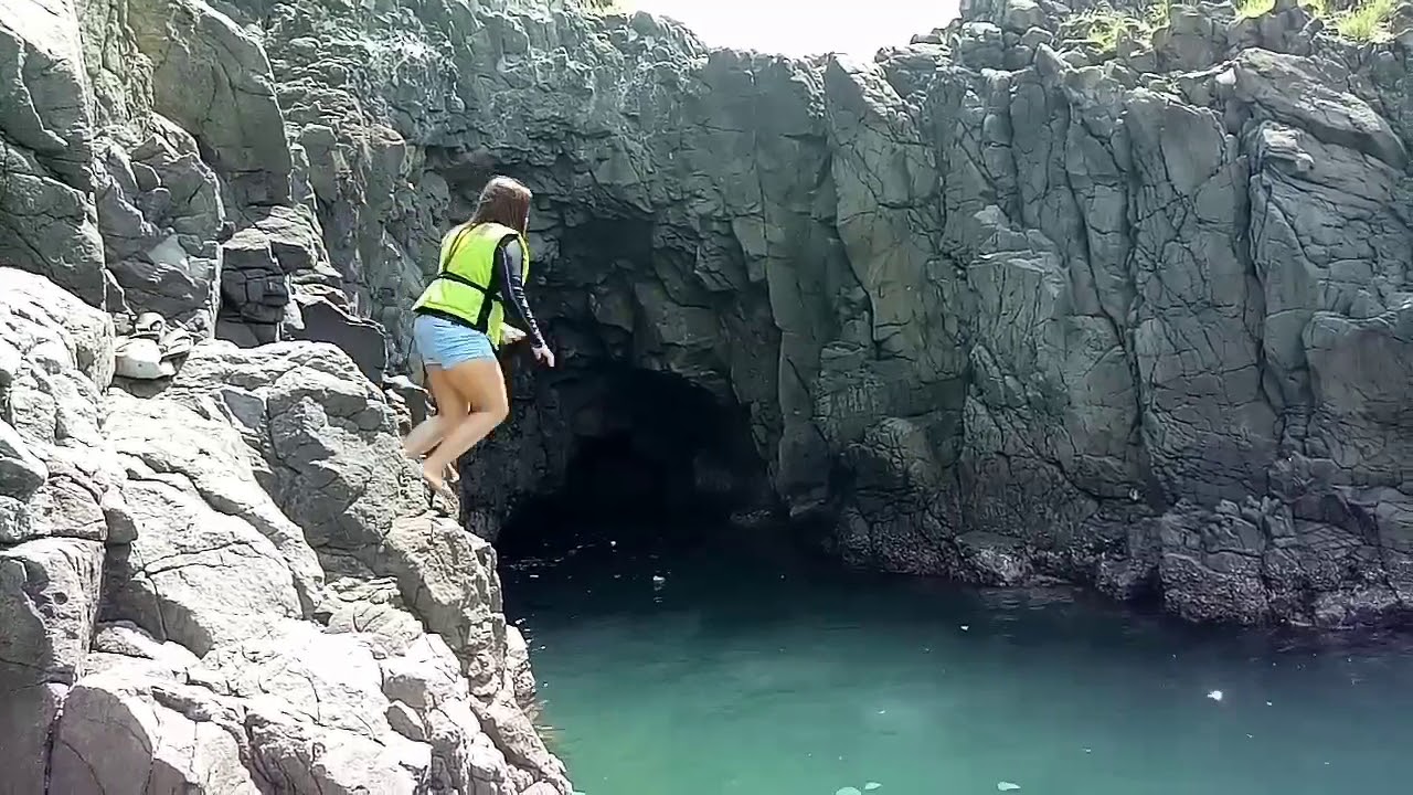 Cliff Jumping at Five Fingers Mariveles Bataan - YouTube