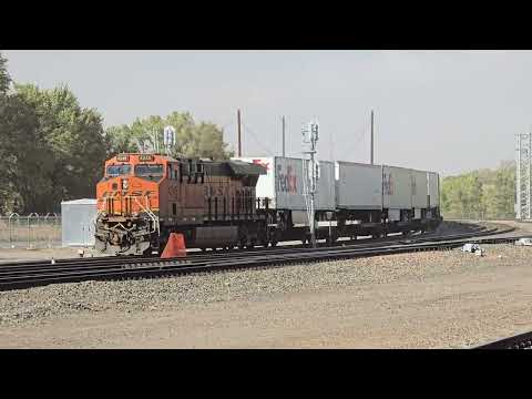 (10/2024) Monster Westbound BNSF Intermodal w/Rear-Train DPU and FedEx Trailers Leaving Belen ...