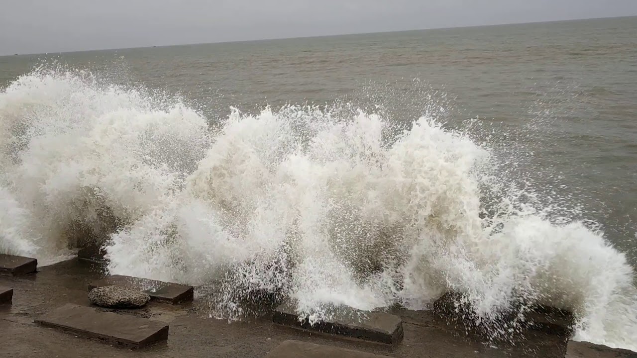 morning high tide waves in old digha.. - YouTube