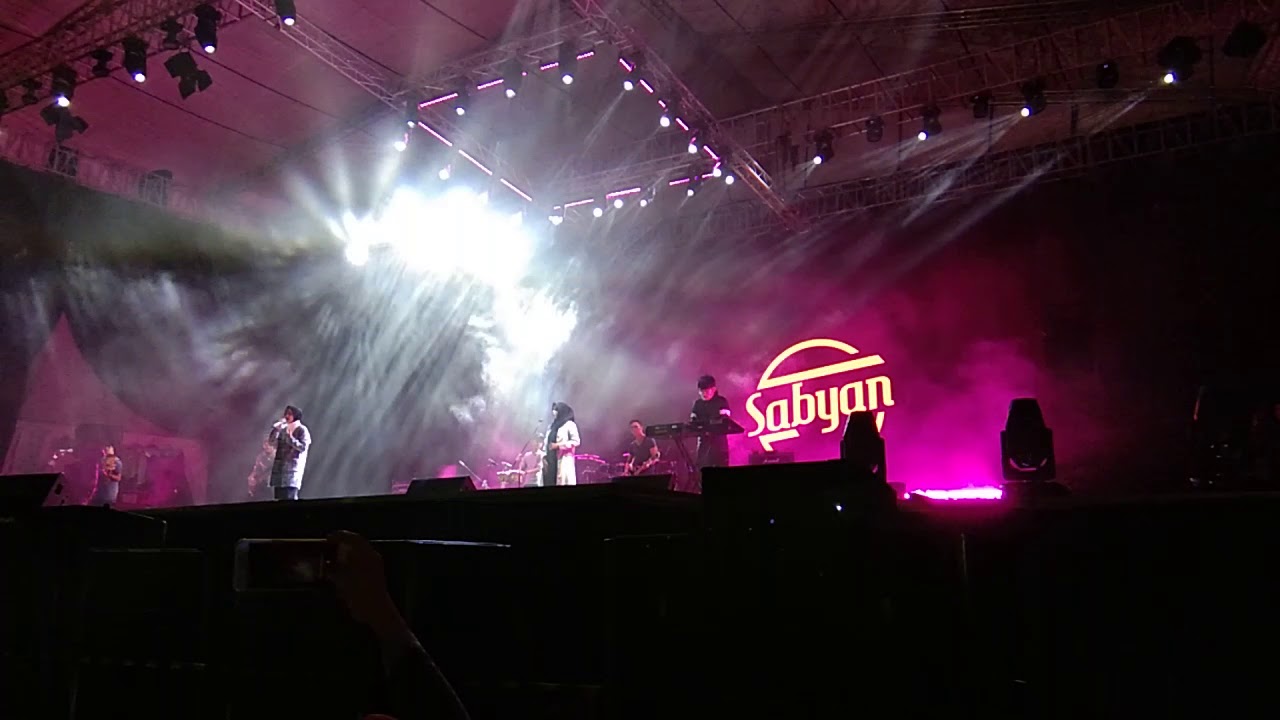 NISSA SABYAN GAMBUS BAND HADIR DI TANAH BUMBU KALSEL(27) - YouTube
