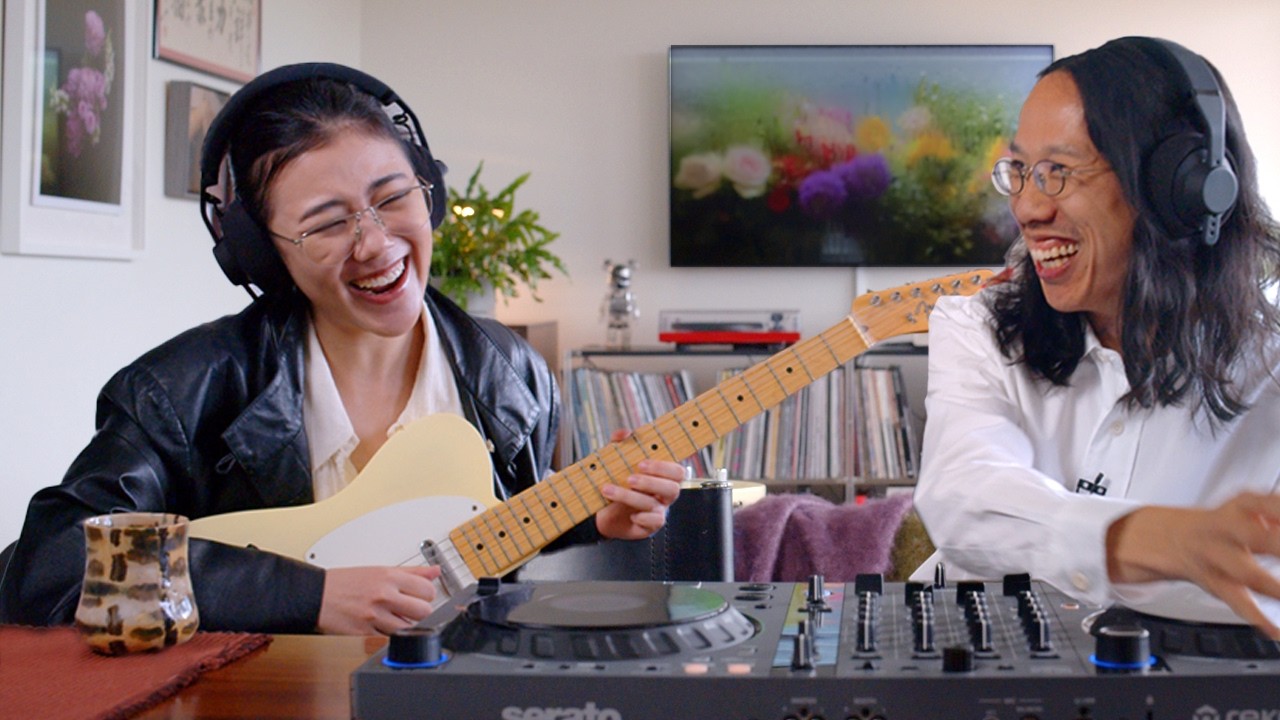 So!YoON! (SE SO NEON) plays her favorite guitar songs at my house ...