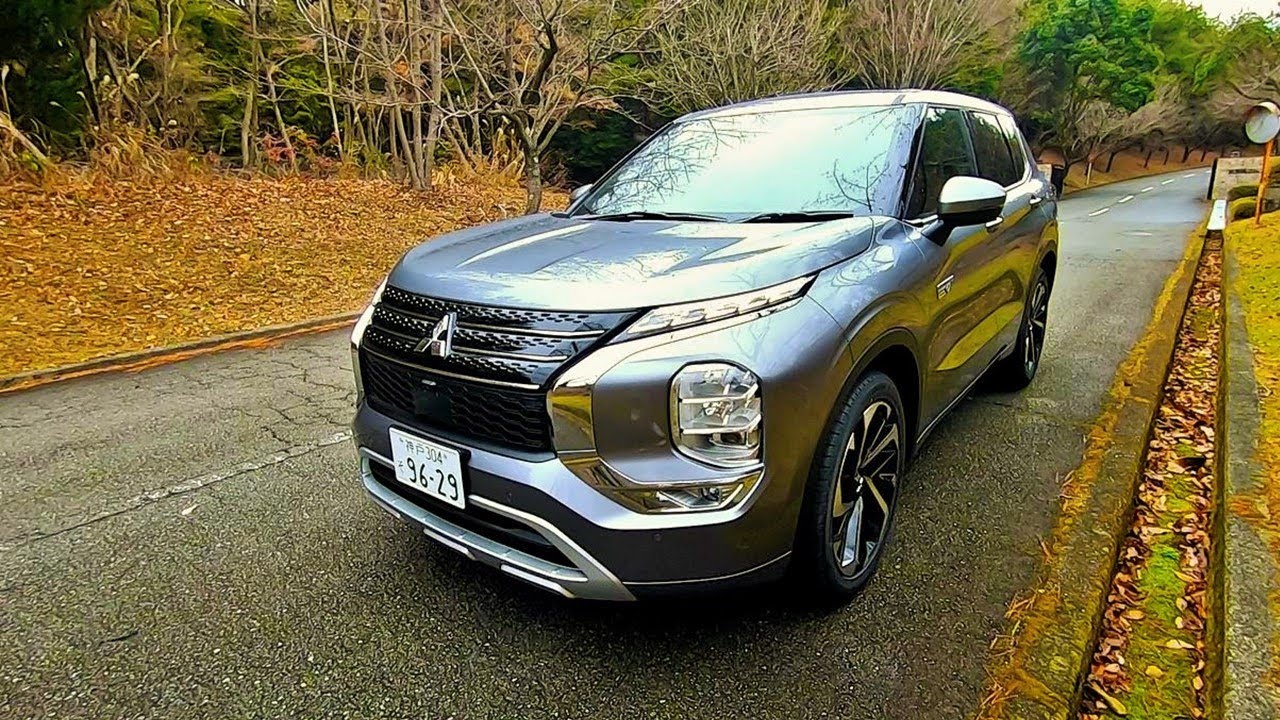 2022 New Mitsubishi OUTLANDER PHEV | Titanium gray metallic Color ...