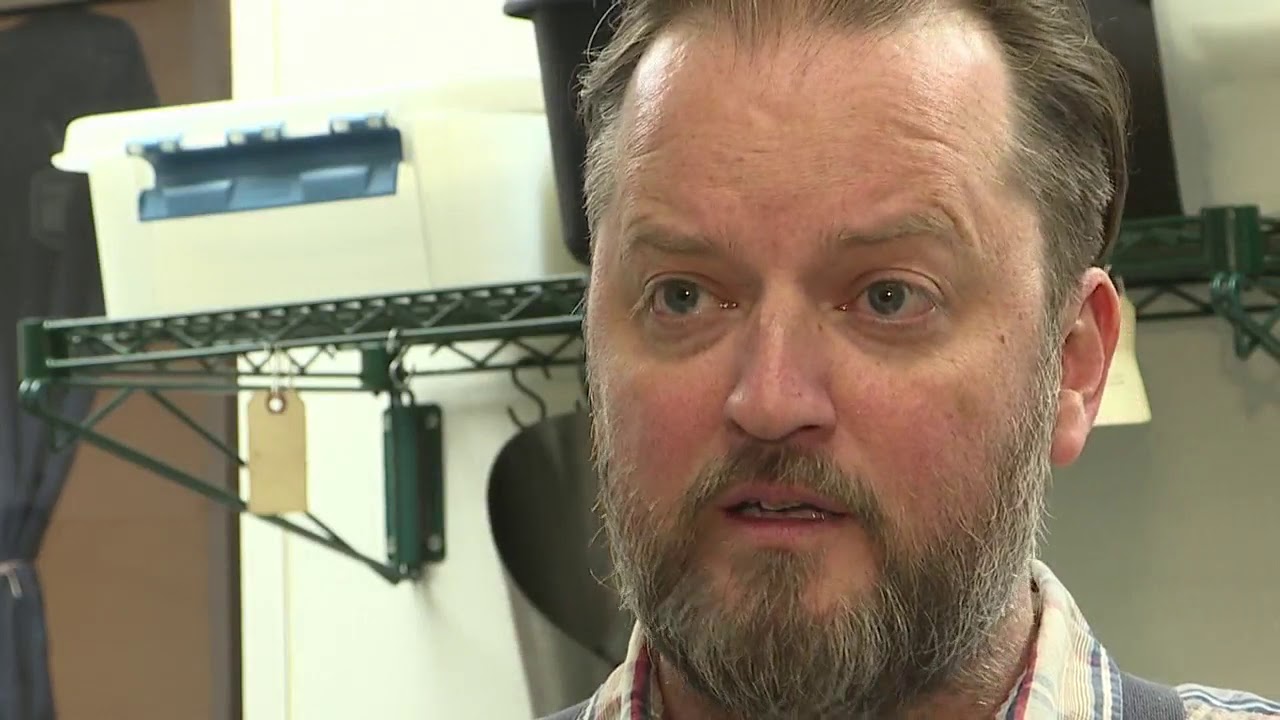 USDA Meat inspectors continue safety checks without pay - YouTube