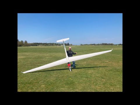 Flying a 6 meter RC glider - YouTube