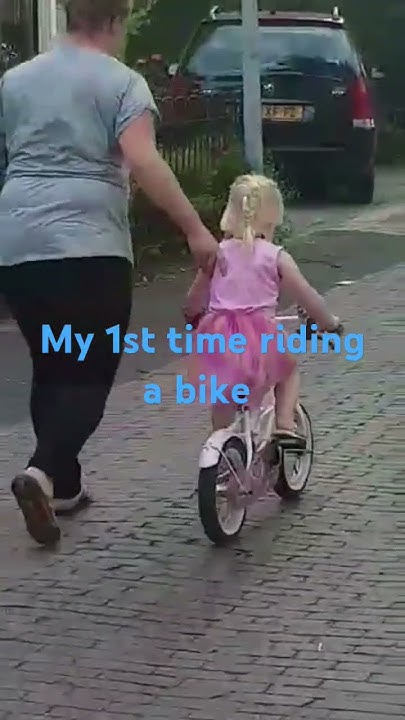 my 1st time riding a bike #bike #1sttime - YouTube