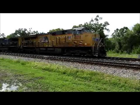UP 8171 with CSX power lead a unit train east through Dixon IL - YouTube