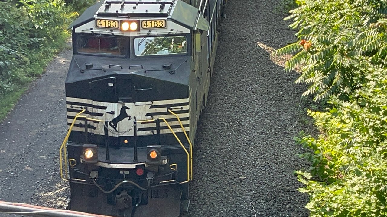 NS 4183 leads a friendly 6E4 - YouTube