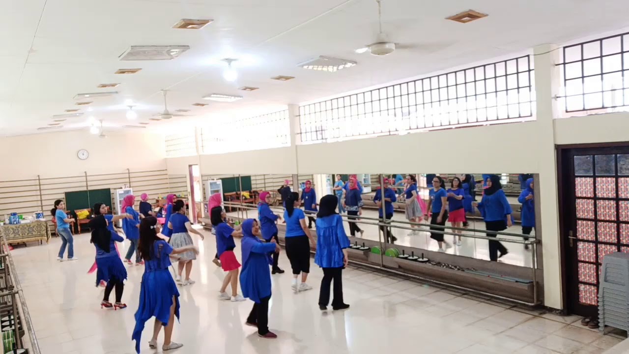 Just A Phase Line dance(Fred W & Maddison G) - YouTube