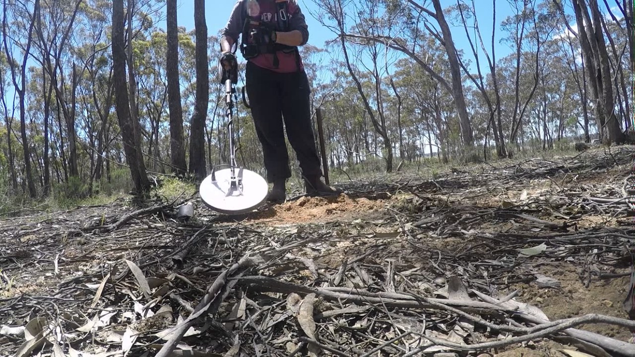 Digging gold nuggets in Victoria Golden Triangle. - YouTube