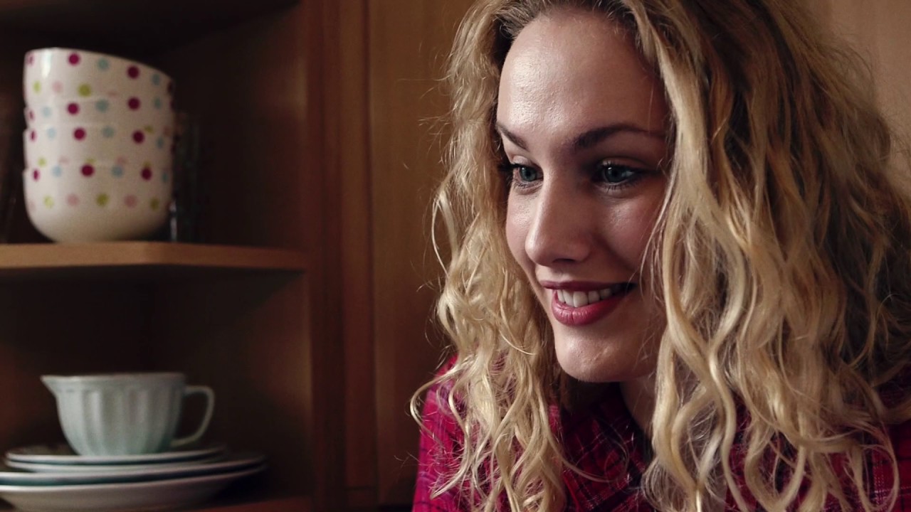 Abi Casson Thompson Showreel - YouTube