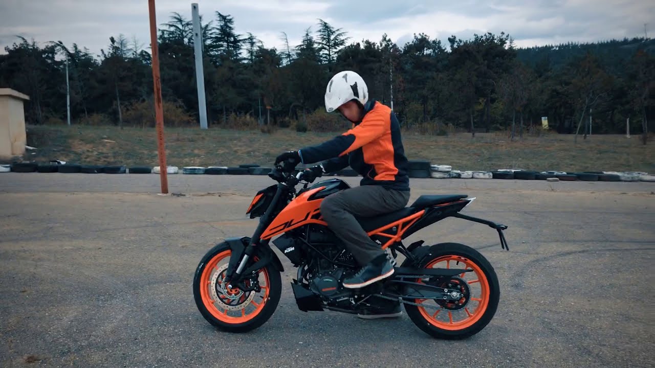 2020 KTM Duke 200 test drive - YouTube