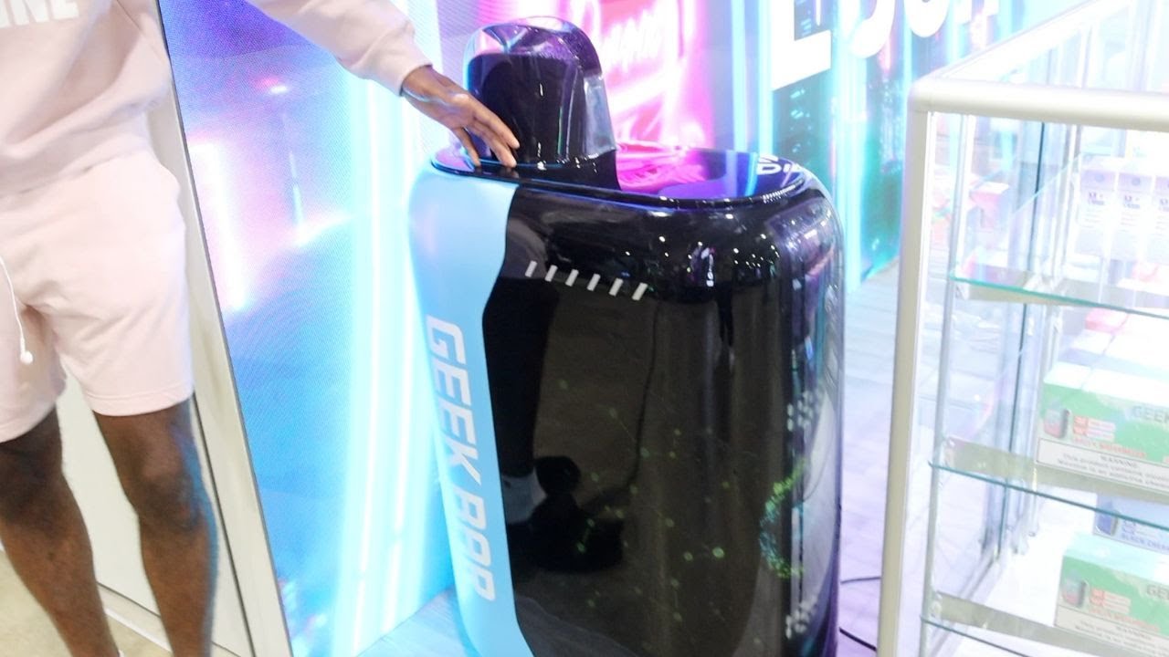 World Largest Geek Bar - YouTube