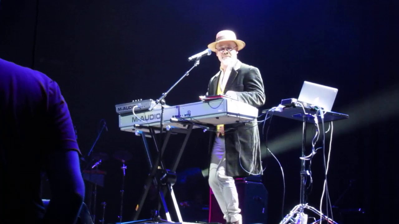 Thomas Dolby performs Hyperactive! - YouTube