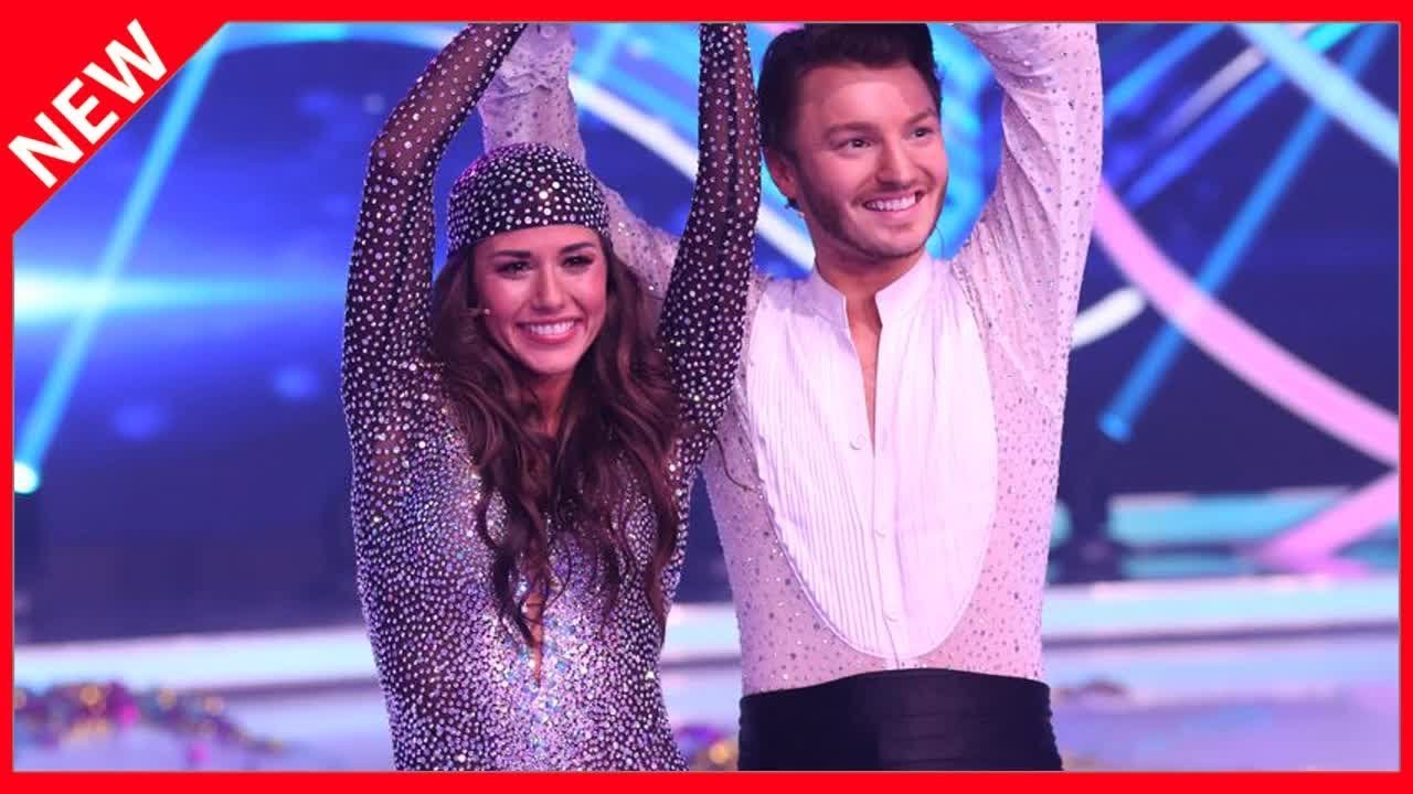 Fast-Sturz bei #FreeESC: Sarah Lombardi kann darüber lachen - YouTube