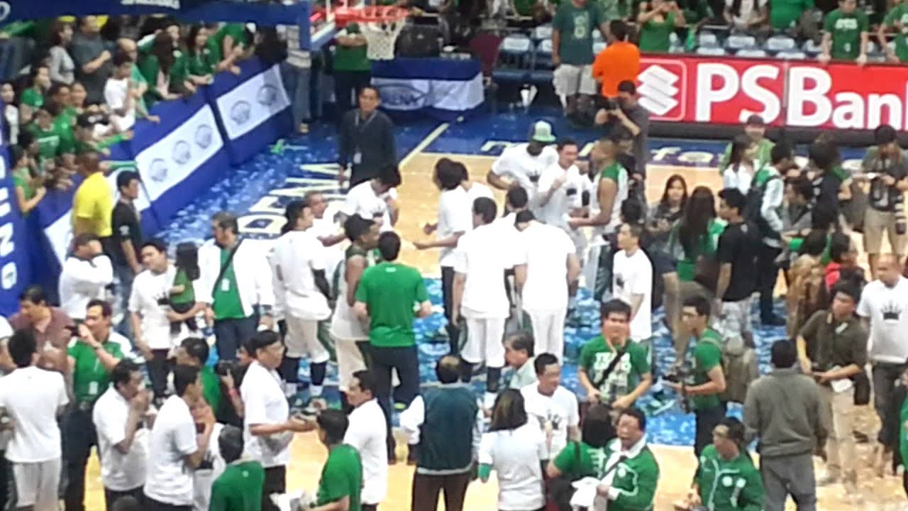 DLSU Crowd shouting "GO USTe!!!" #DLSUST - YouTube