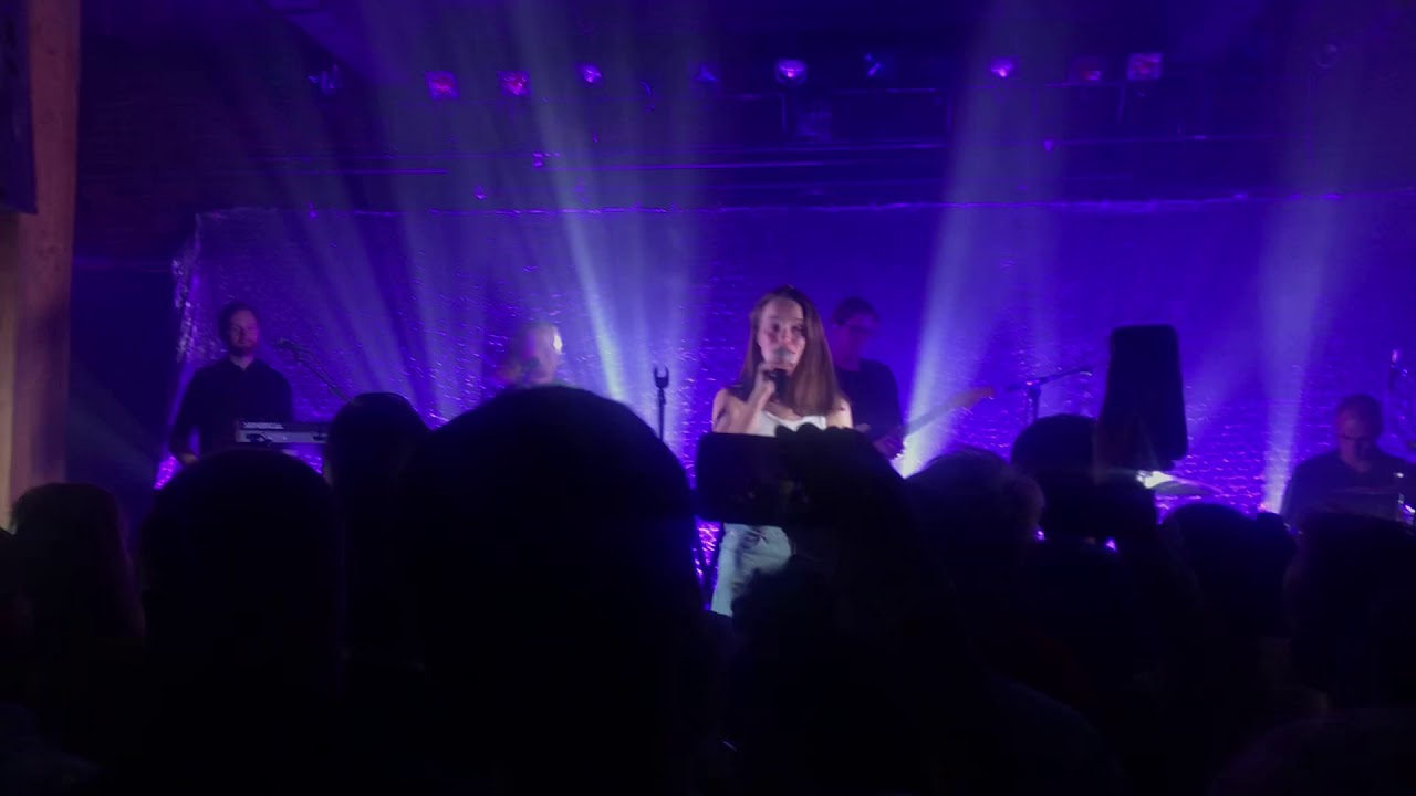 Sigrid Realizing the Crowd is Singing With Her - YouTube