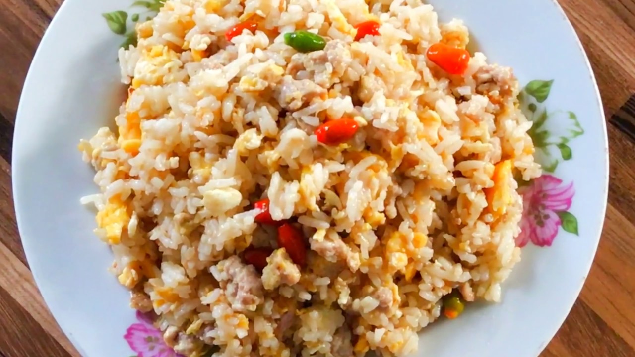 Egg Fried Rice with Fresh Chilies : Thai Recipe - YouTube
