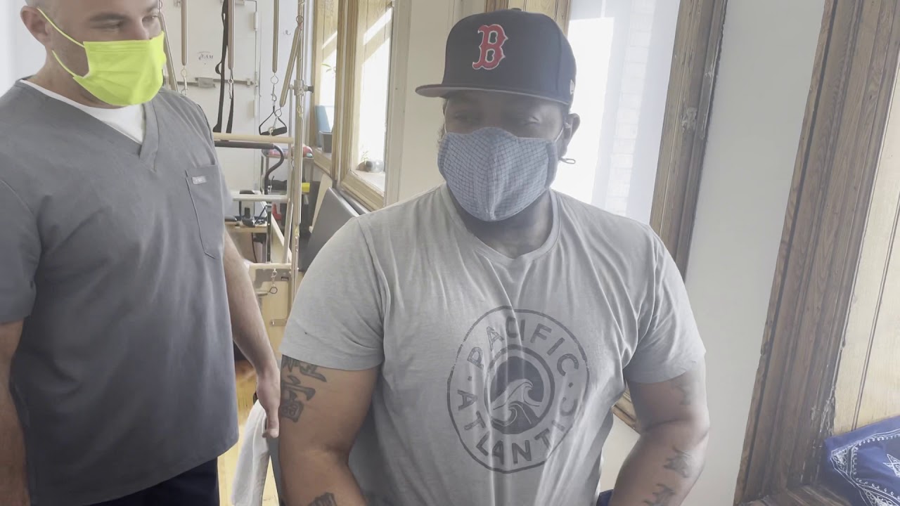 NYC Rapper gets his Ring Dinger® Y axis manual spinal decompression ...