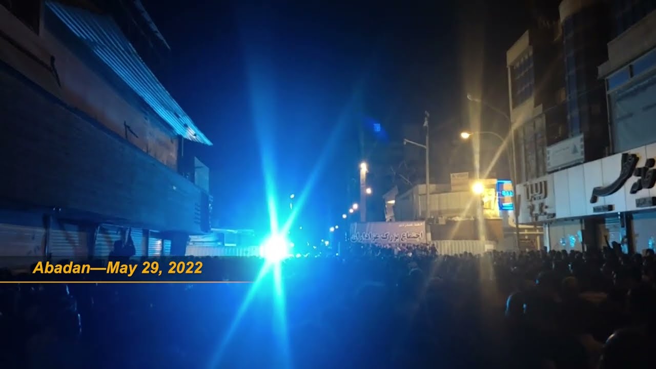 People in Abadan turn mourning ceremony into anti regime protests - YouTube