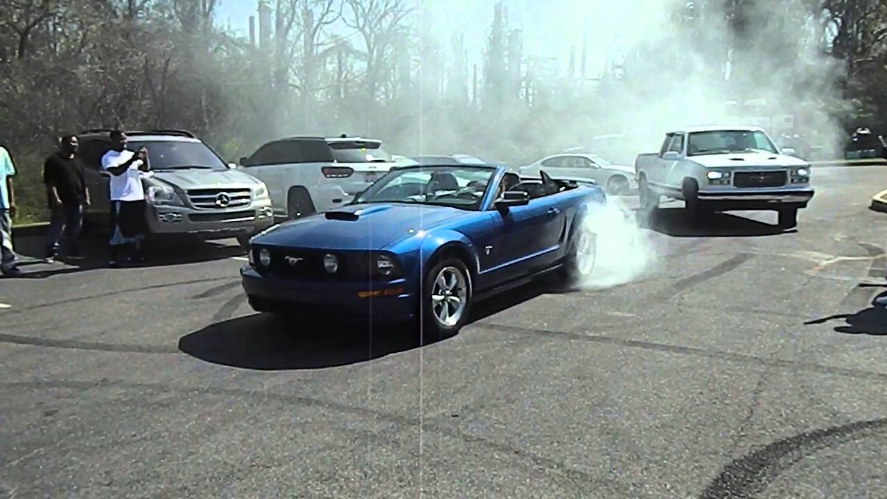 Ford Mustang GT Burning Rubber at Mlk Park - YouTube