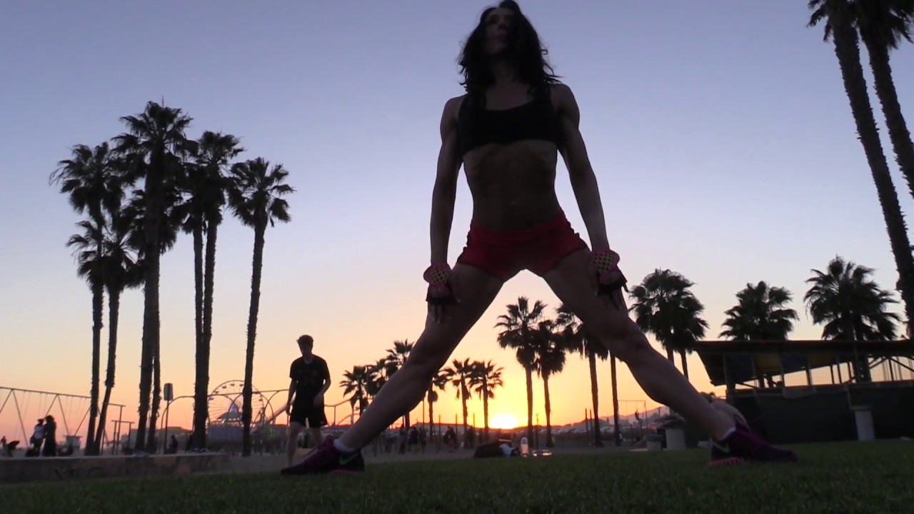 KATELYN BOON WBFF PRO: SANTA MONICA BEACH WORKOUT - YouTube
