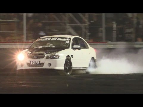 BOGAN Top 30 burnout at Ultimate Burnout Challenge Bindoon 2015 - YouTube
