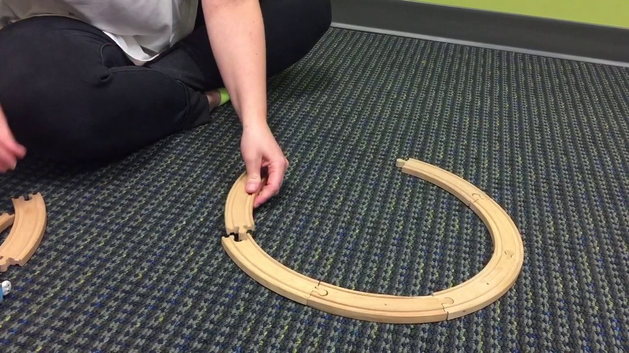 Train Tracks: Building a circle track - YouTube