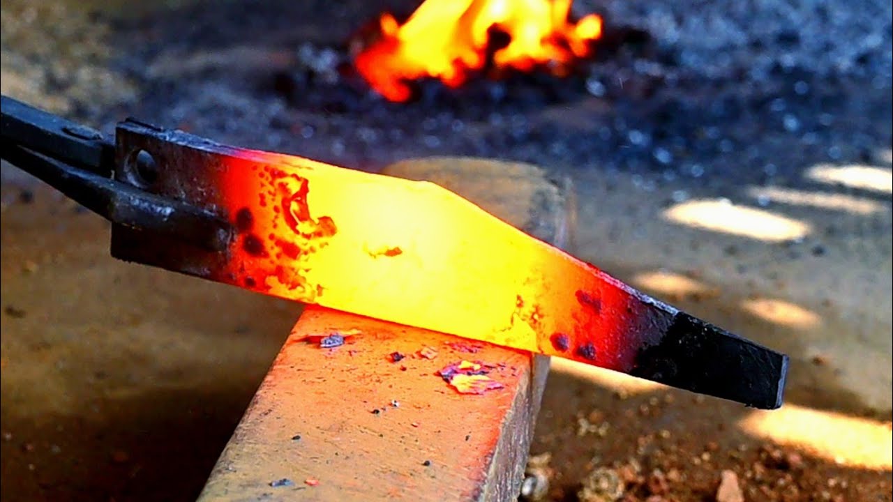 Making Sidhaa Katari from old leaves | How to make Daav | Blacksmith - YouTube