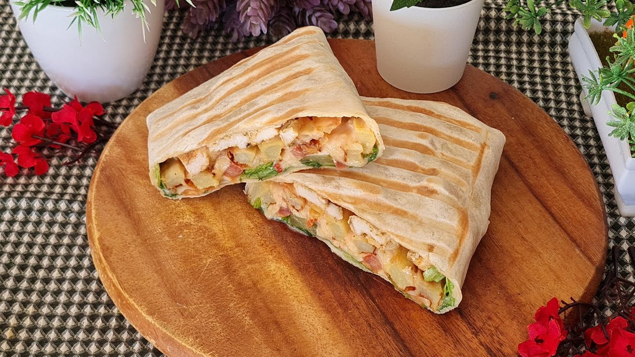 La piadina con petto di pollo fatto in casa - YouTube