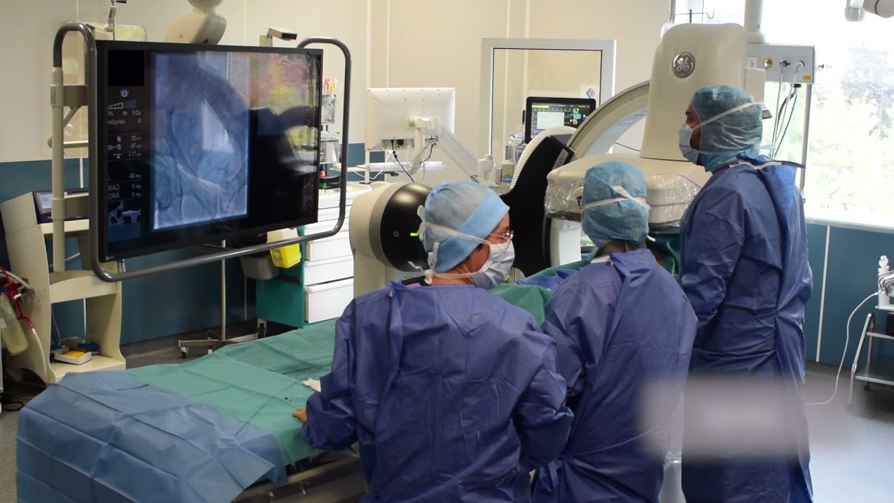 Salle hybride au Centre Hospitalier de Cholet - YouTube