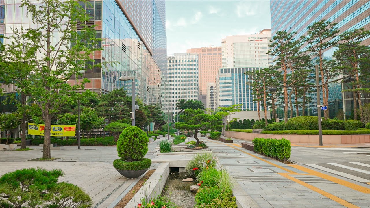 [4K HDR] Sunday Sunrise Walk from Samcheong-dong to Seoul Station ...