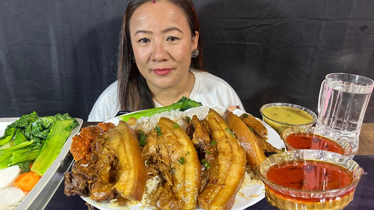 BIG BRAISED PORK MEAT ,🥵SPICY PORK GRAVY WITH RAYO KO SAGG AND KALO ...