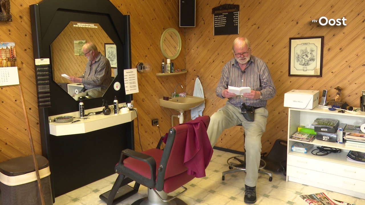 Herenkapper Bergentheim: "Het interieur verandert niet meer" - YouTube