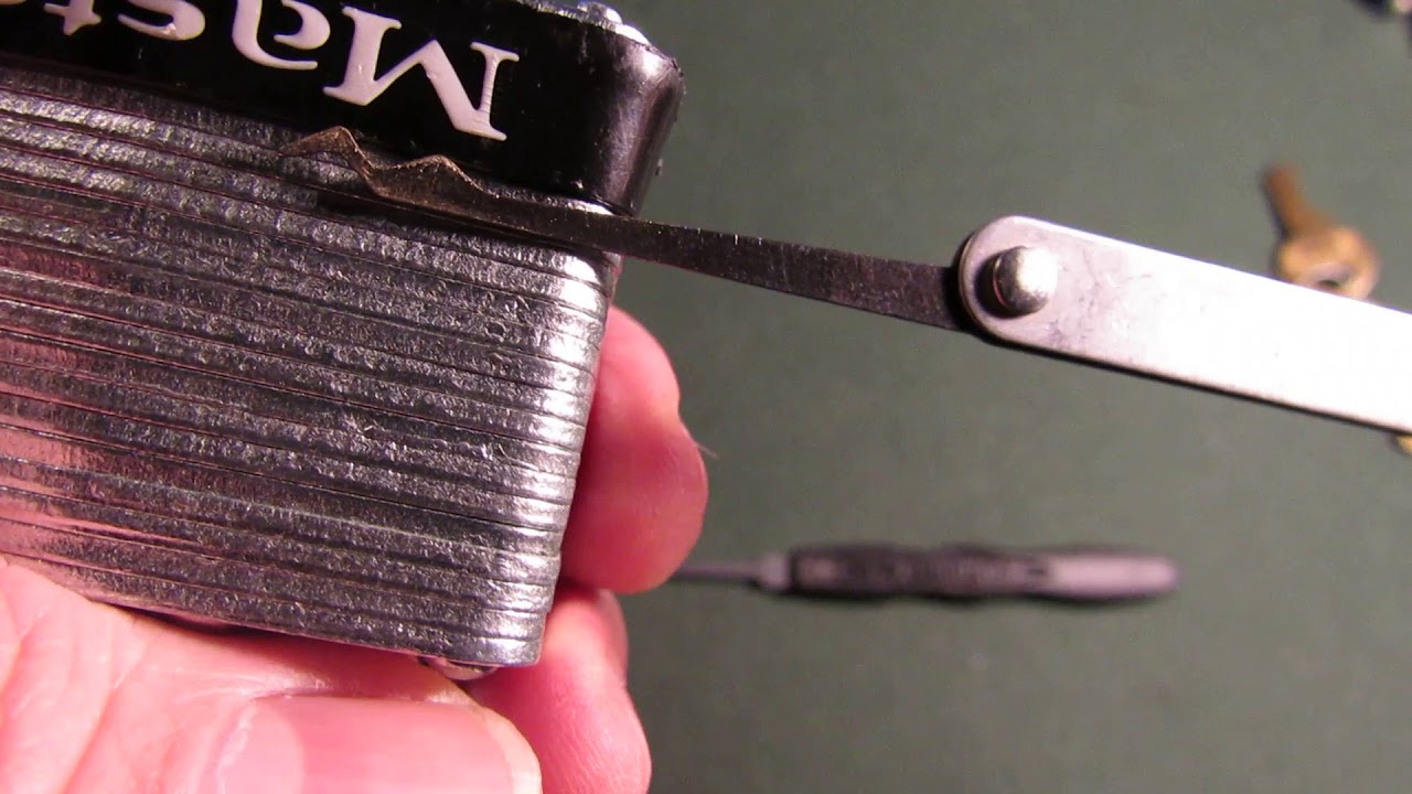 Lock picking a Master No5 - YouTube