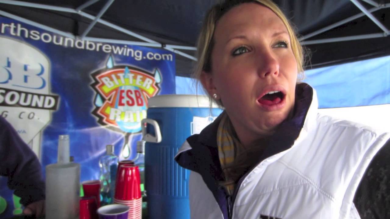 Tailgating with the Traffic Divas: UW vs. USC! - YouTube