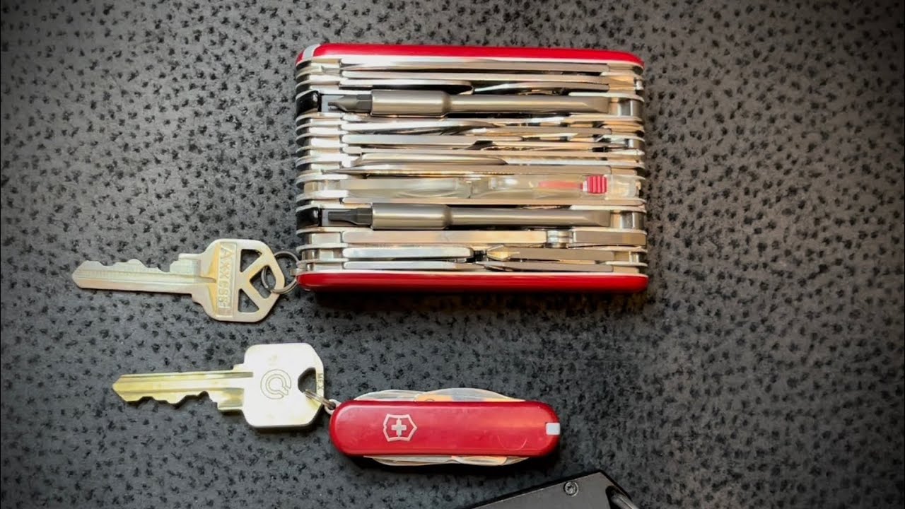 KEYCHAIN KNIFE Size Comparison: Victorinox Swiss Champ XXL & Mini Champ ...