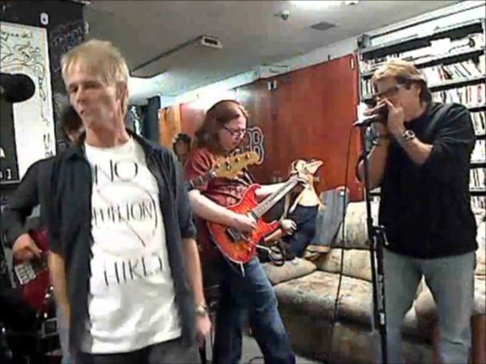 Mark Anderson Performs "Truth Is" on UCLAradio's LAXposed - YouTube