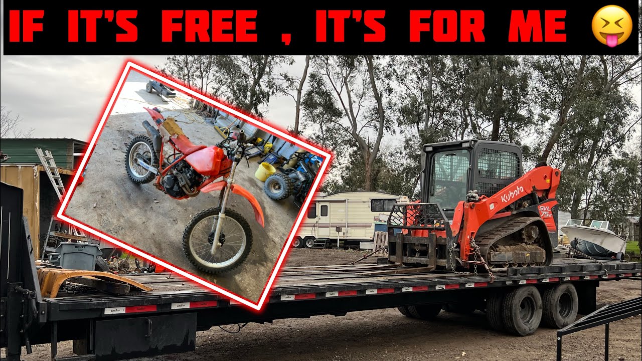 Playing Tetris while loading a trailer with trucks - YouTube