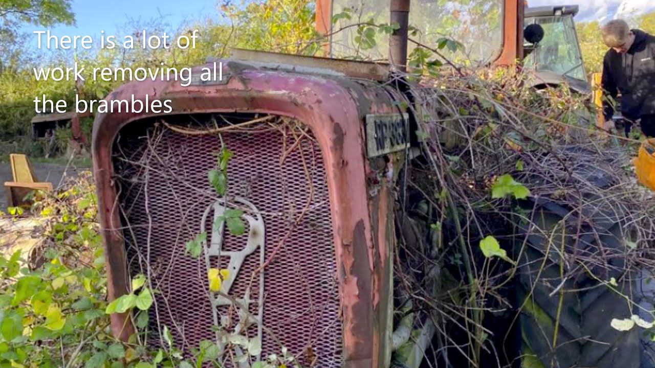 DUTRA D4K-B TRACTOR UNCOVERED After 25 Years - YouTube