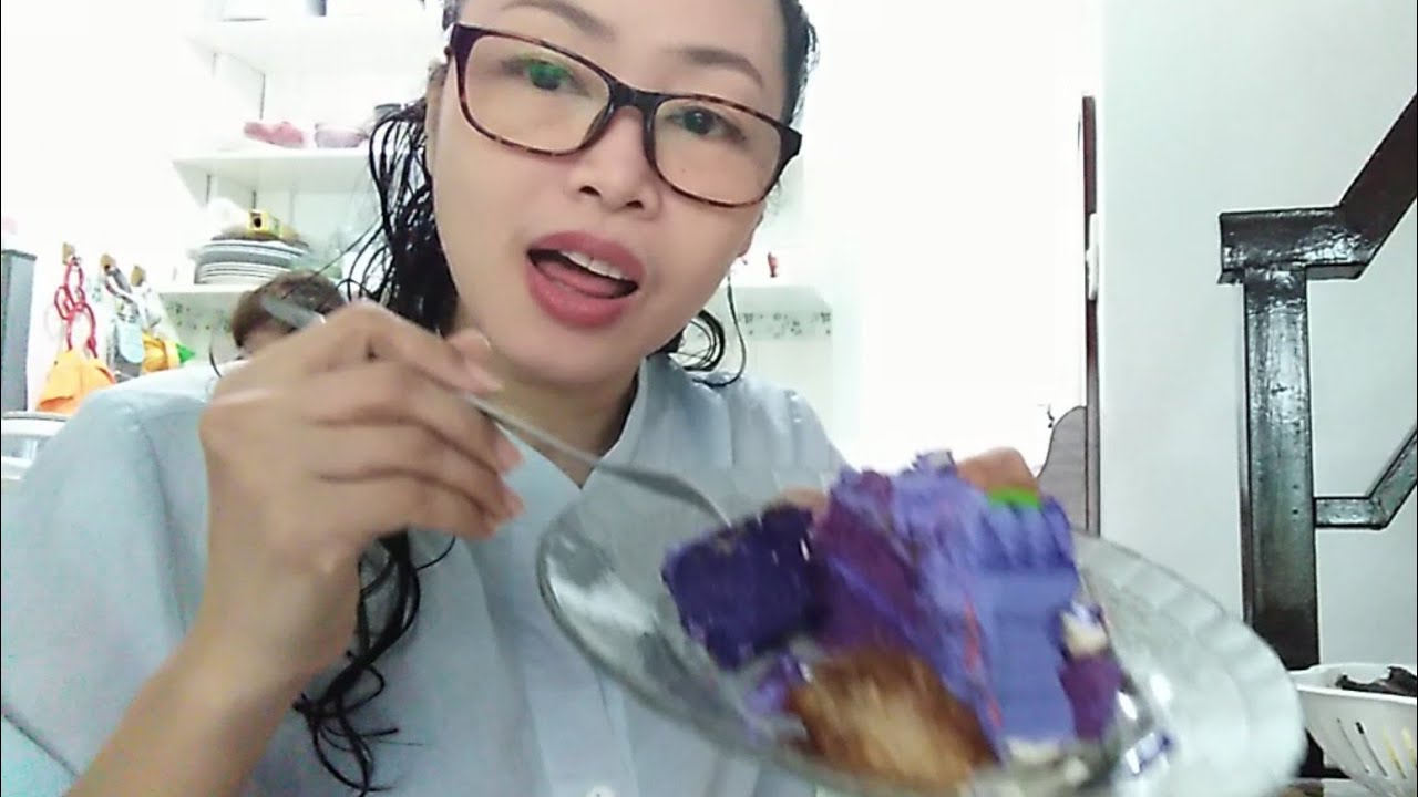 Let's eat ube 🎂 - YouTube
