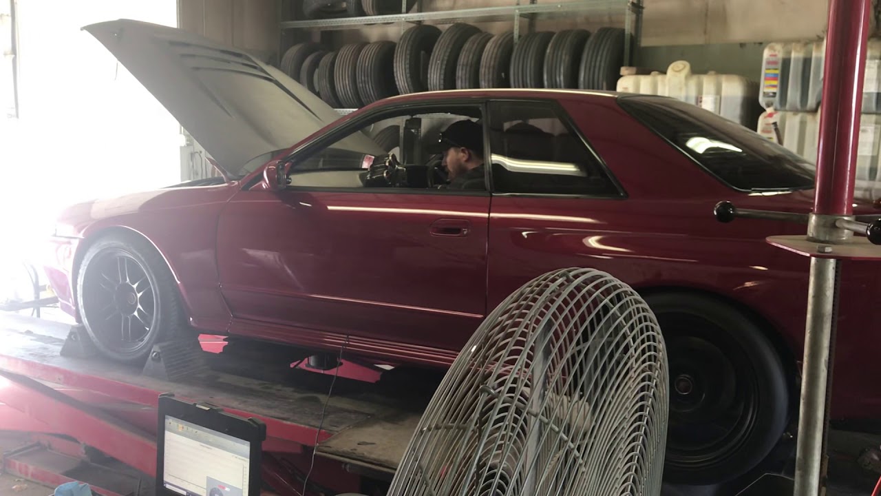RB30 skyline with a precision 6870 on the dyno - YouTube
