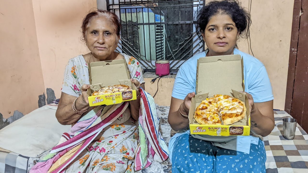 Dadi Ji And Mummy Ji Eating Pizza 🍕 😋 - YouTube